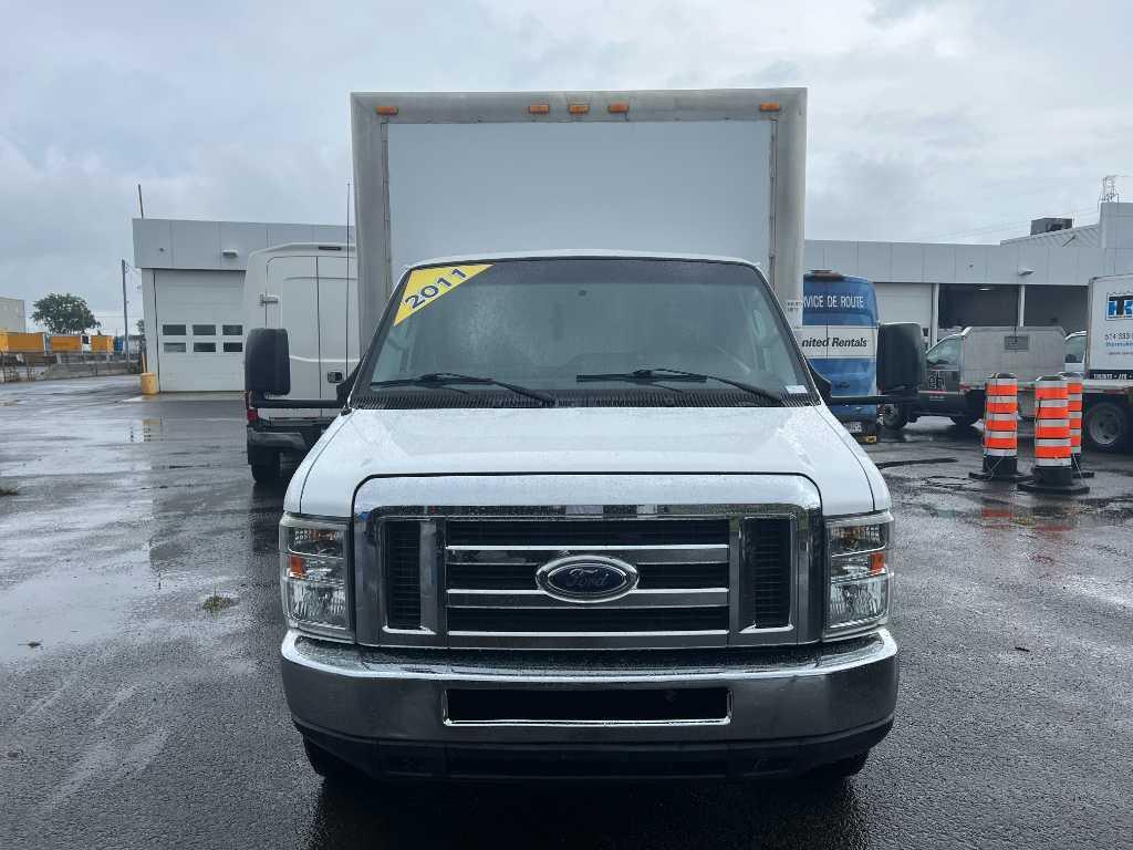 2011 FORD E-450 CUBE 16 PIEDS AVEC RAMPE ET PORTES DE COTÉ Usagé à ...