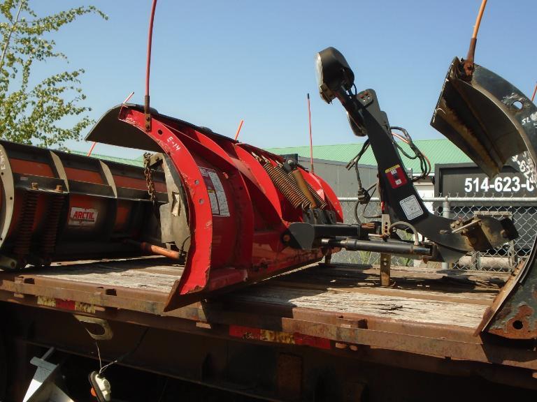 2009 General Heavy Equipment The Boss 8'1/2 Used for sale in St-Roch-de ...