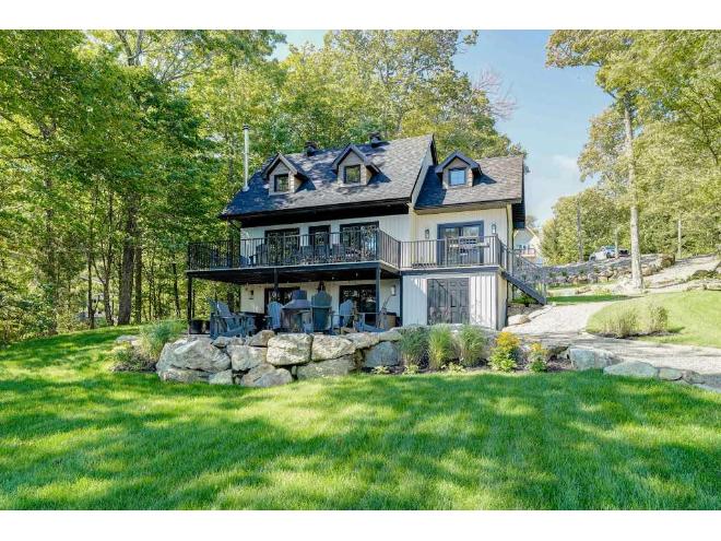 Magnifique chalet au bord de l’eau avec spa et plage privée (Lac de l ...