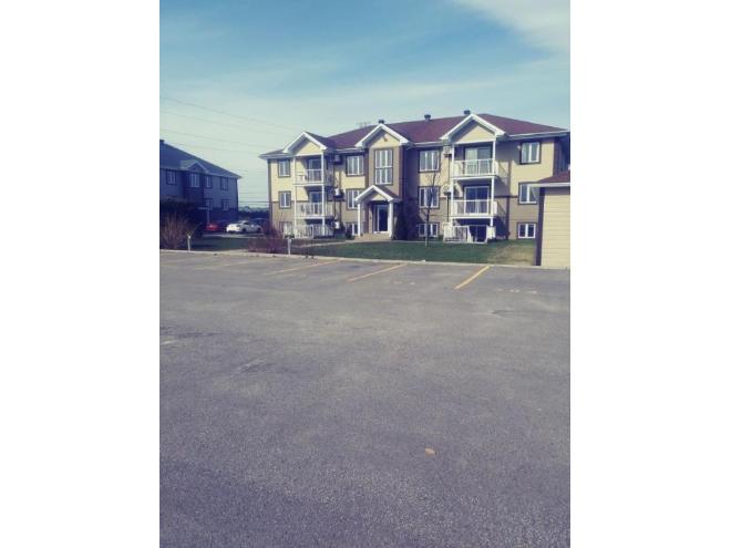 À qui la chance très beau 5 1/2 Saint-Paul à louer à Saint-Paul sur ...