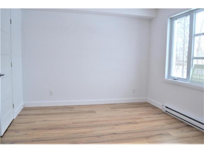 ROC POINTE, grand 4½ à louer, disponible juillet 2025 à louer à Saint ...