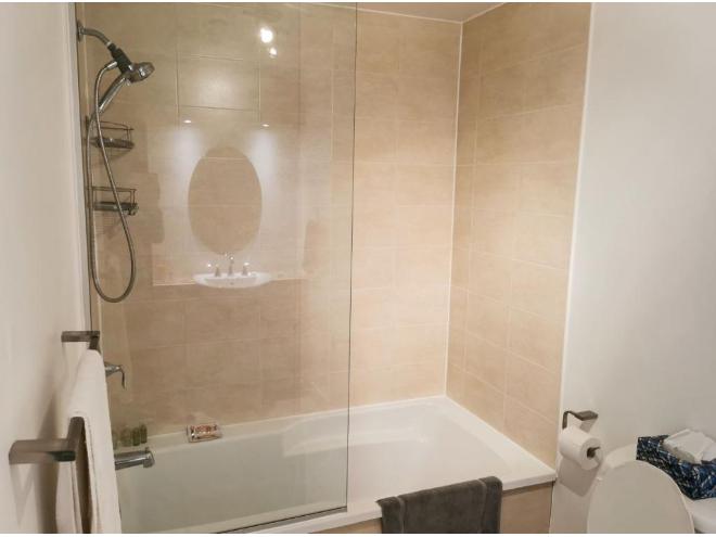 À louer (disponible immédiatement): Grand condo de 3 ½ semi-meublé à ...