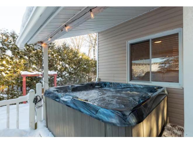 Chalet L’ÉLIXIR sur la Rouge | Spa, Vue sur l’eau & 15 min de Tremblant ...