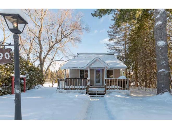 Chalet L’ÉLIXIR sur la Rouge | Spa, Vue sur l’eau & 15 min de Tremblant ...