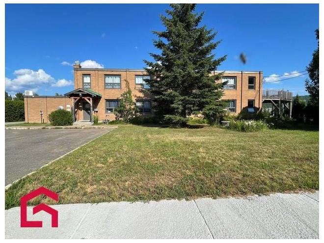 Bâtisse commerciale/Bureau à vendre à La Tuque sur LesPAC immo
