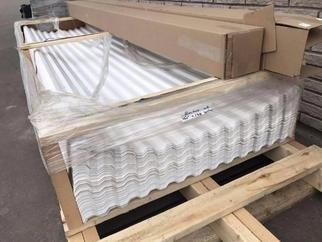 REVÊTEMENT INTERIEUR DE PVC BLANC ONDULÉ Usagé à vendre à Champlain ...