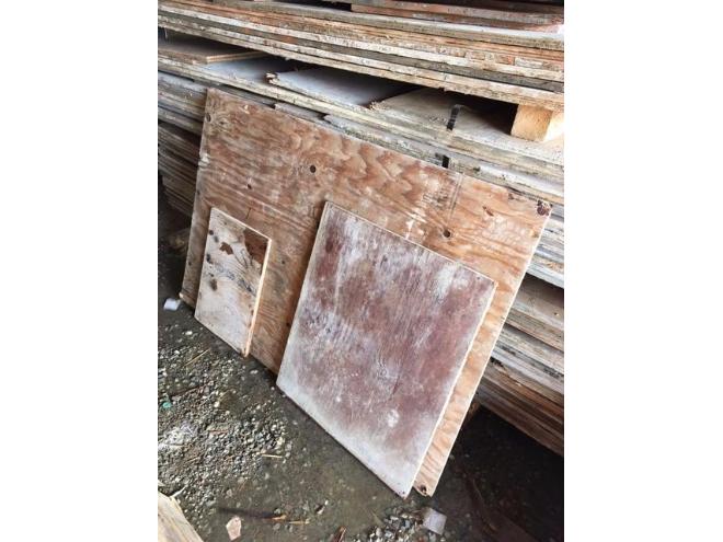 PANNEAUX DE CONTREPLAQUE DE COFFRAGE USAGÉ Usagé à vendre à Champlain ...