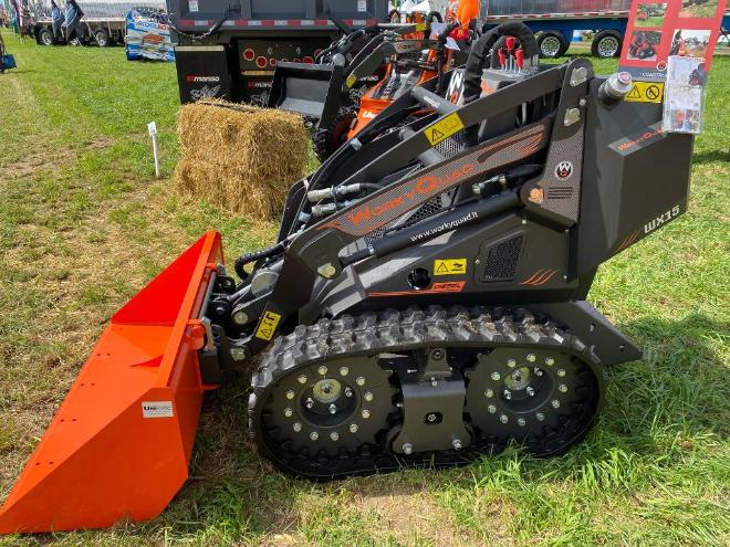 Chargeur Worky Quad, Comparez au Toro Dingo, Vermeer, Ditch Witch ou ...