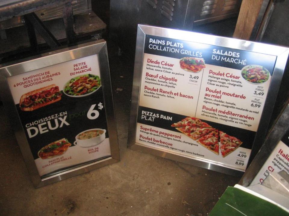 annonce publicitaire , pancarte, enseigne de restaurant,panneau ...